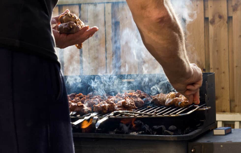 How many lbs of bbq per person - tastethefire.com